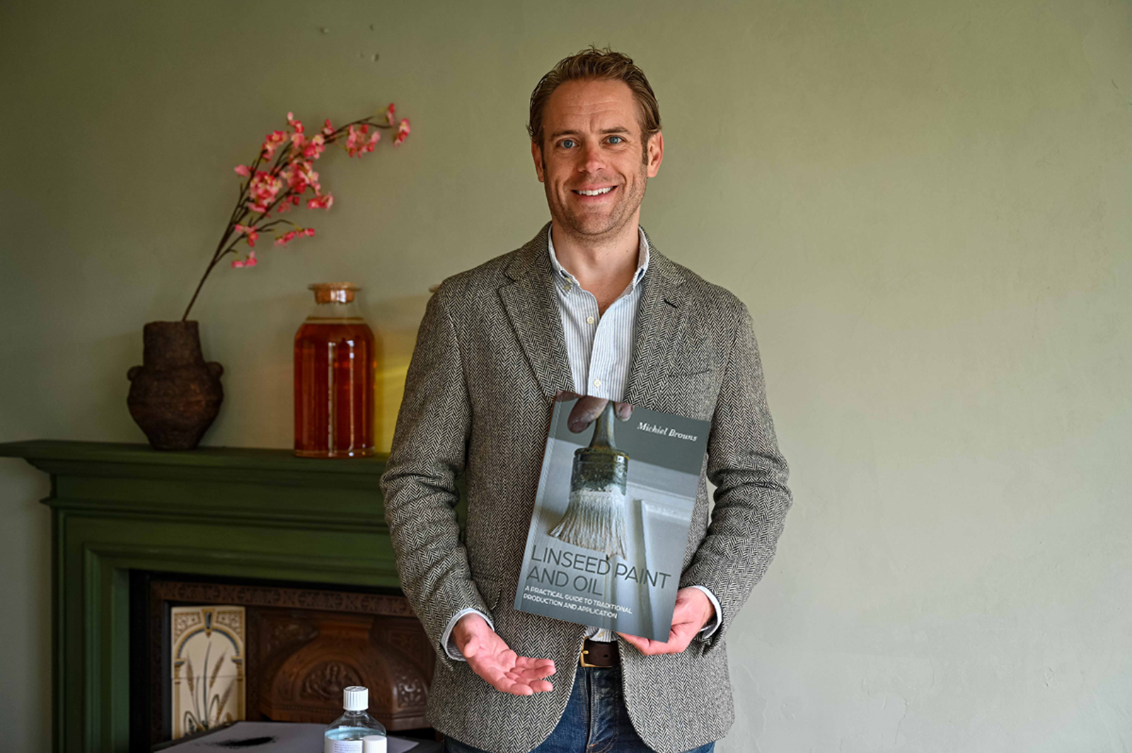 New book lifts the lid on all-natural, sustainable, linseed paint that ...